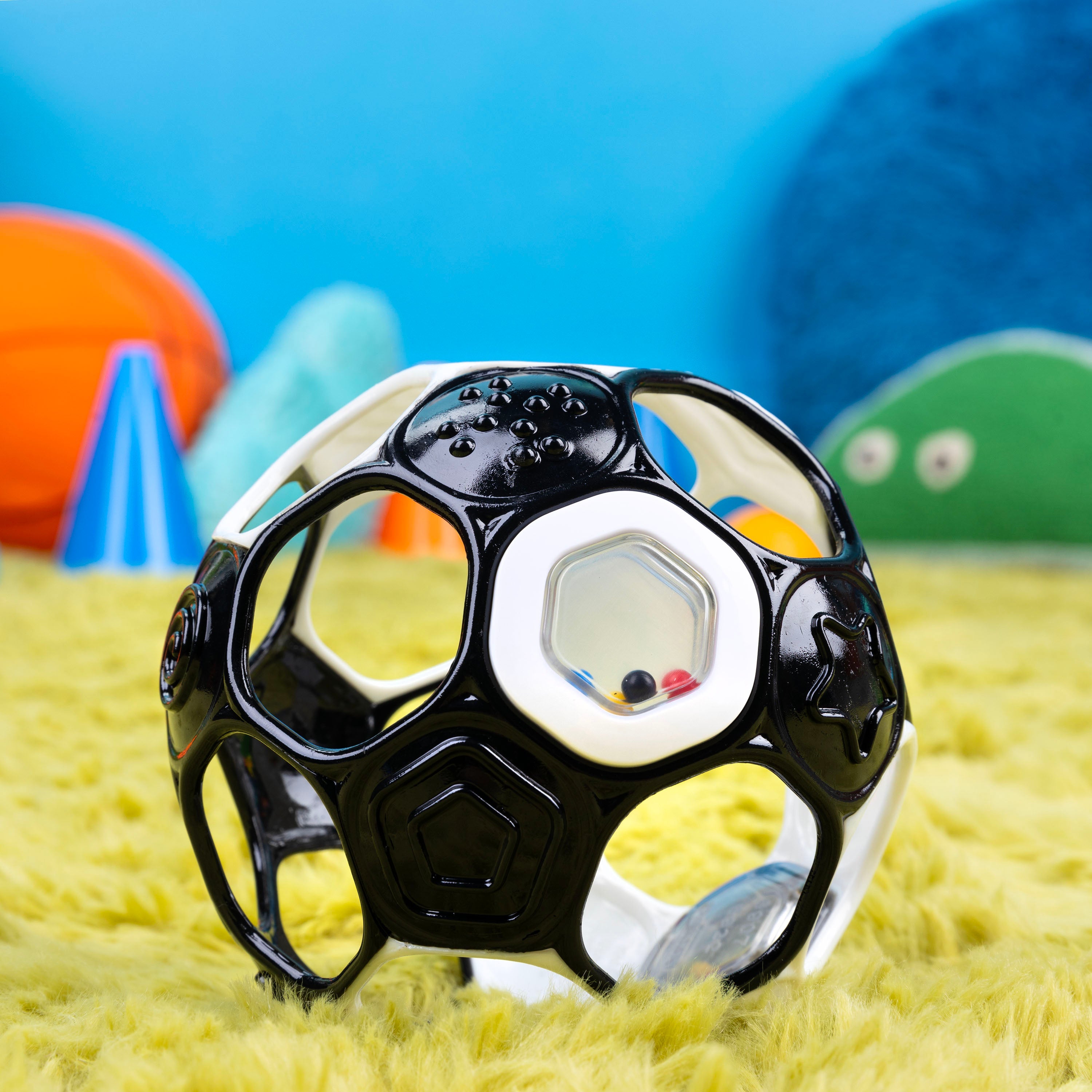 Oball Grippinâ€™ Goals Rattle Ball Black & White